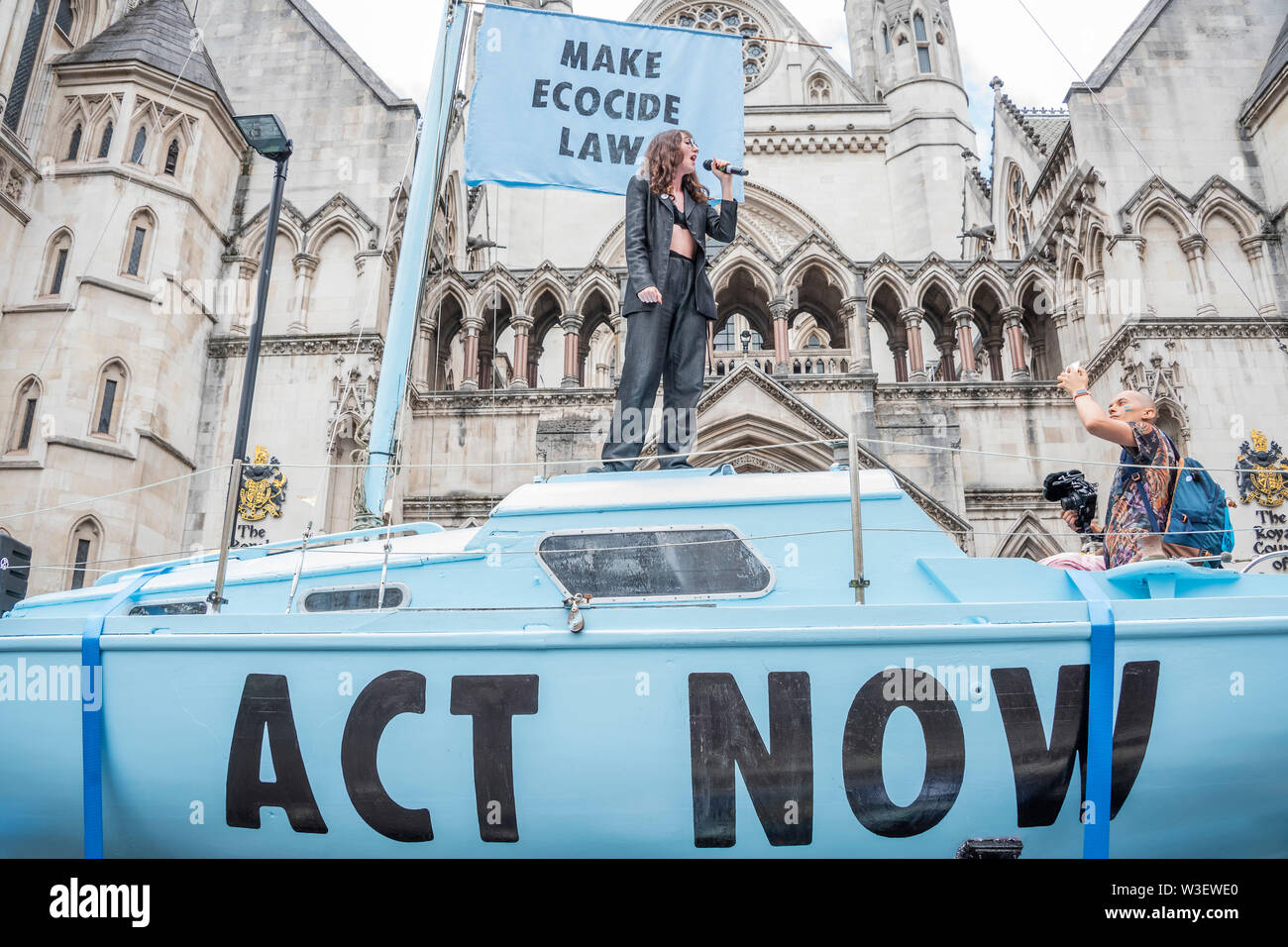 London, UK. 15th July 2019. Jessica Winter performs on the boat after ...