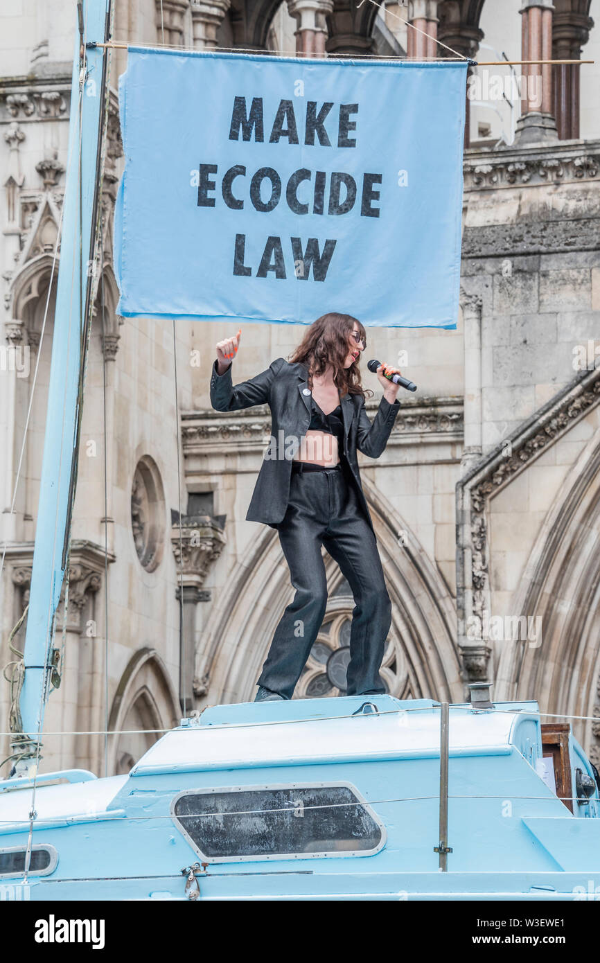London, UK. 15th July 2019. Jessica Winter performs on the boat after ...