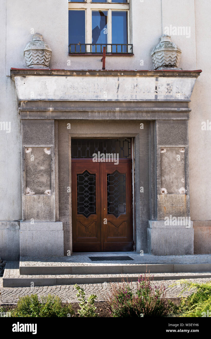 Elegant entrance to old mansion hi-res stock photography and images - Alamy