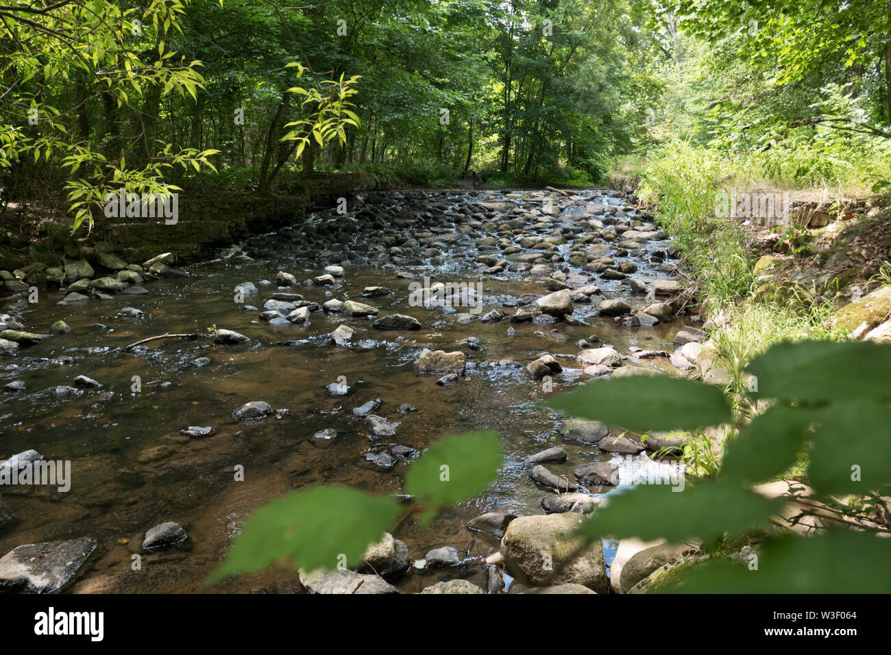 Stone weir hi-res stock photography and images - Alamy