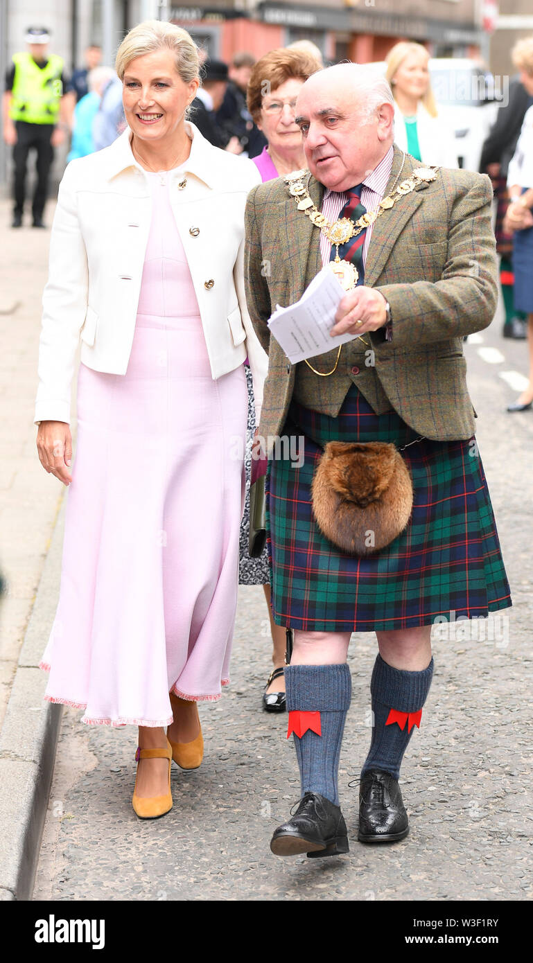 Prince Edward and Sophie the new Earl and Countess of Fofar make an ...