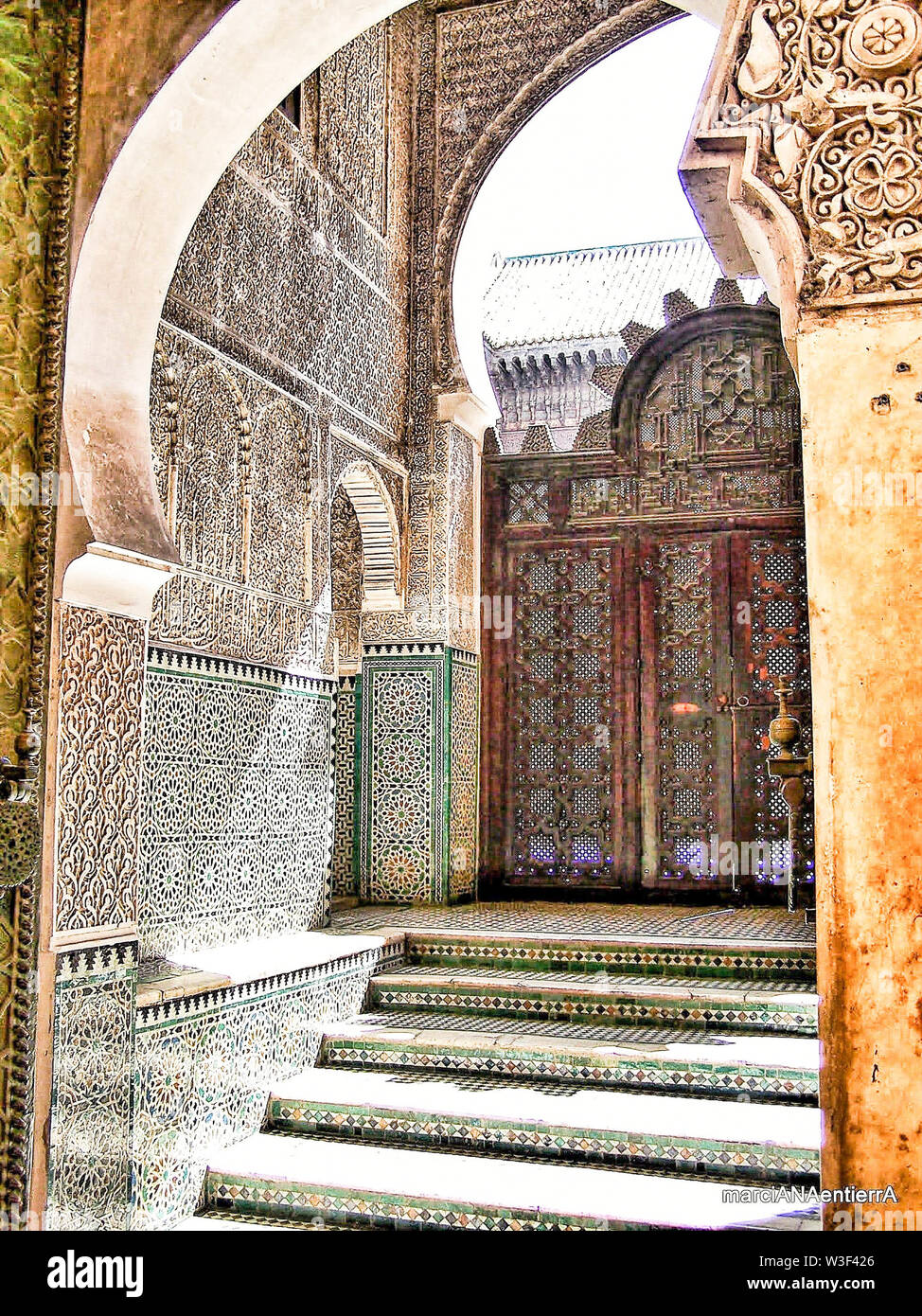 palace and mosque interior hall andalus - islamic civilization Stock ...