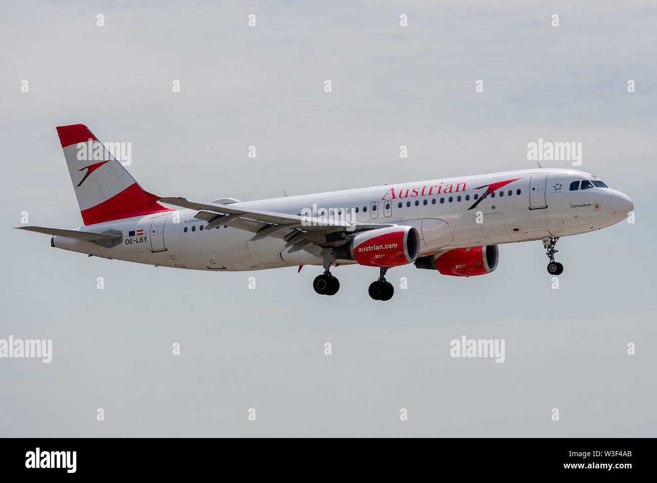 Austrian airbus a320 hi-res stock photography and images - Alamy