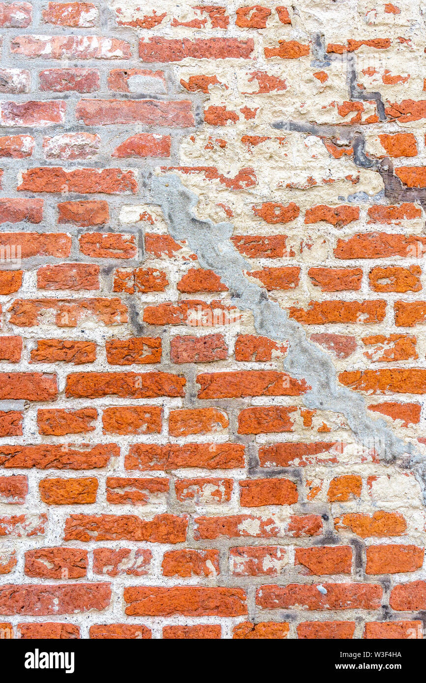 Red brick wall with cracks Stock Photo - Alamy