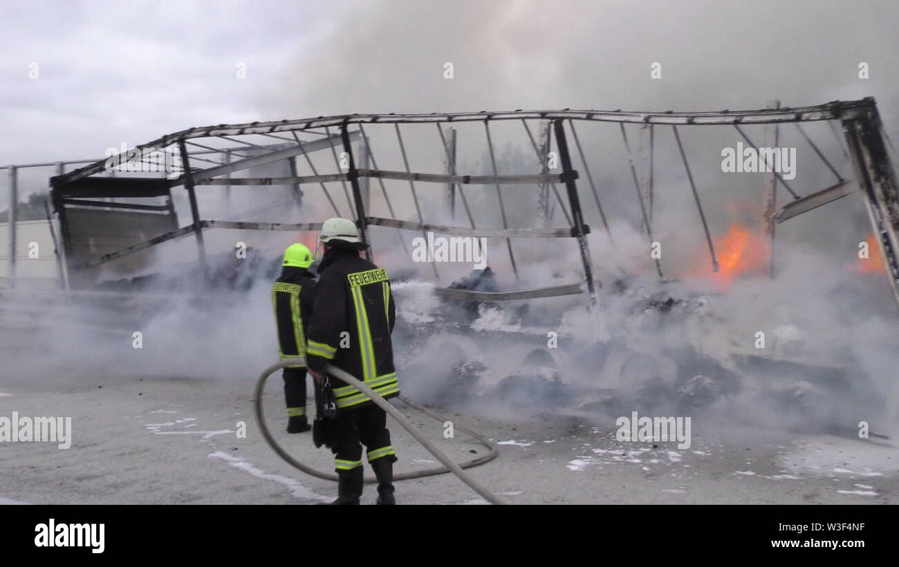 Grabow, Germany. 15th July, 2019. Firefighters extinguish a cocoa-laden ...
