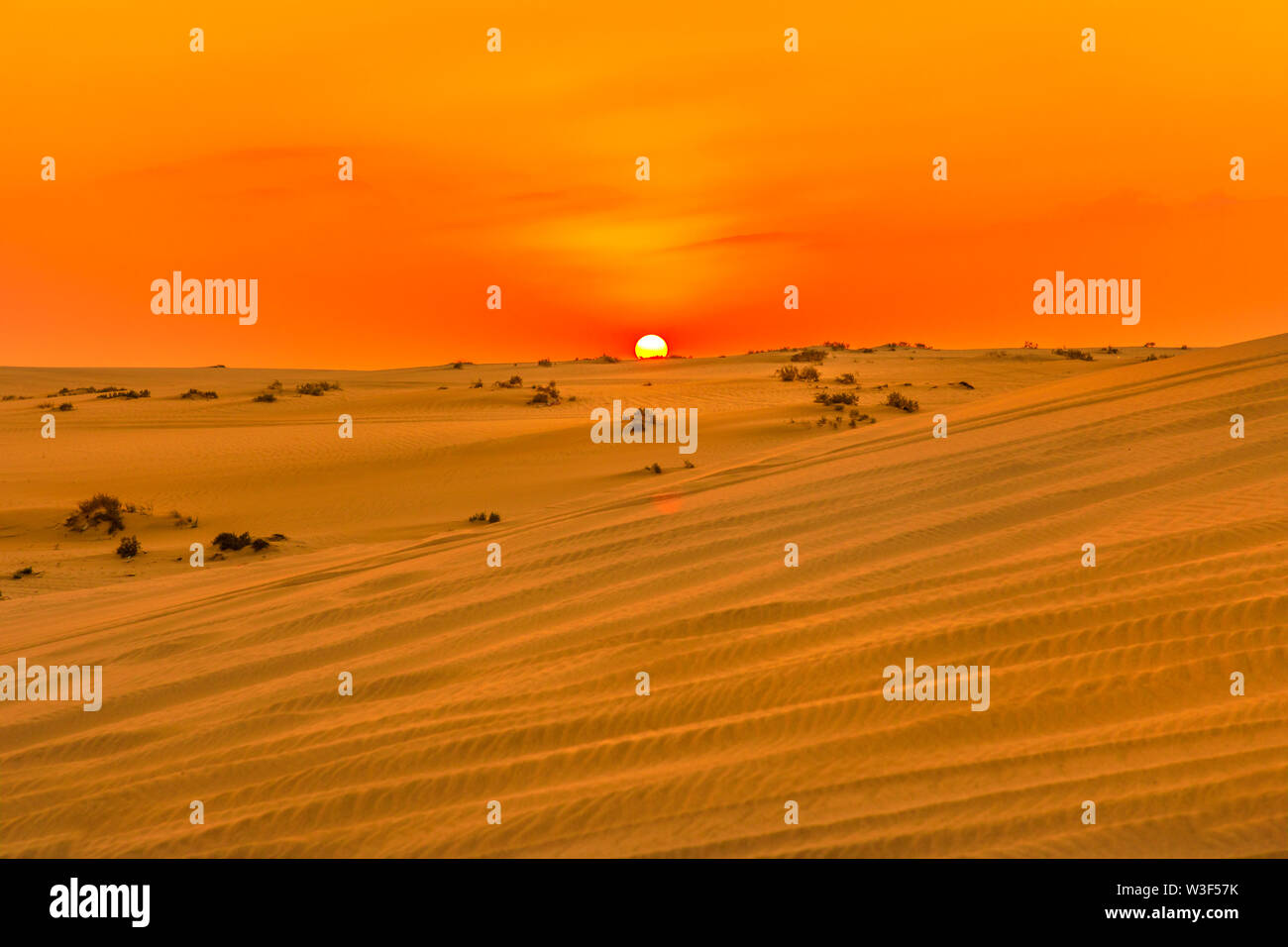 Saudi desert sunset hi-res stock photography and images - Alamy
