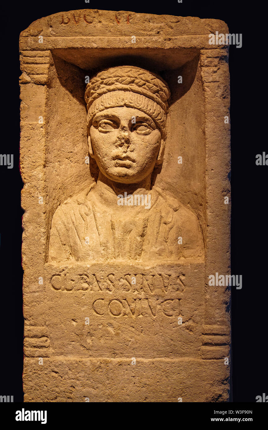 Funeral stele of a woman, wife of Claudius Bassinus, roman rests room ...