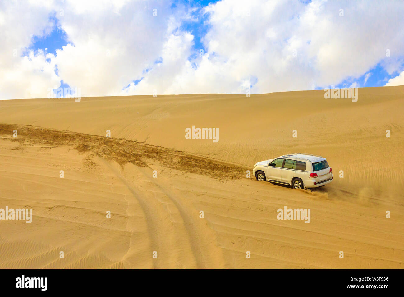 Toyota land cruiser desert hi-res stock photography and images - Alamy