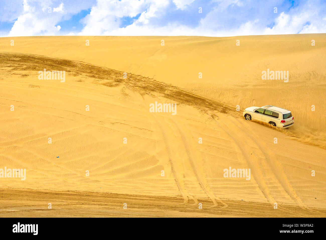 Toyota land cruiser desert hi-res stock photography and images - Alamy