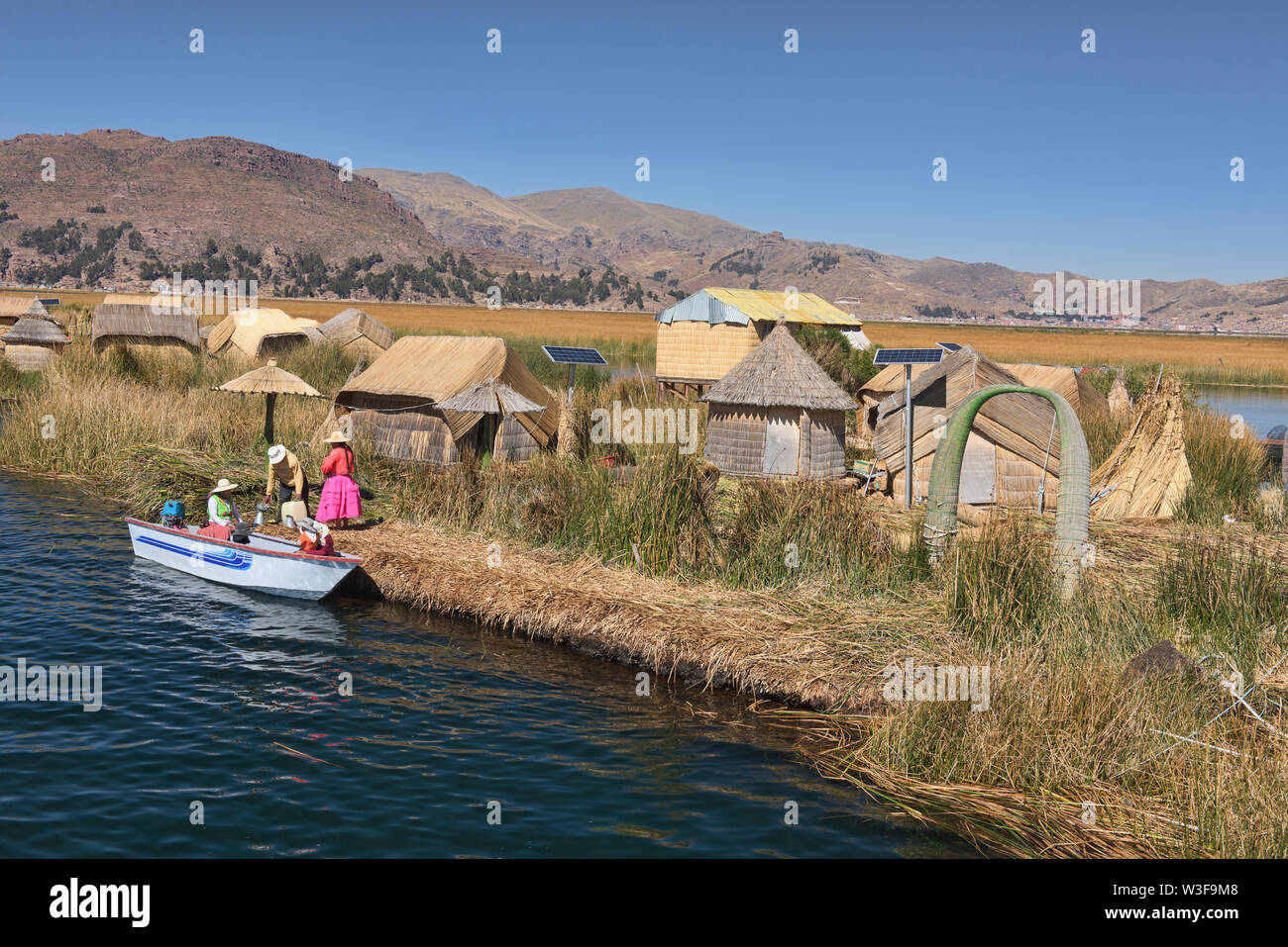 Uros totora reeds floating island, Lake Titicaca, Puno, Peru Stock ...