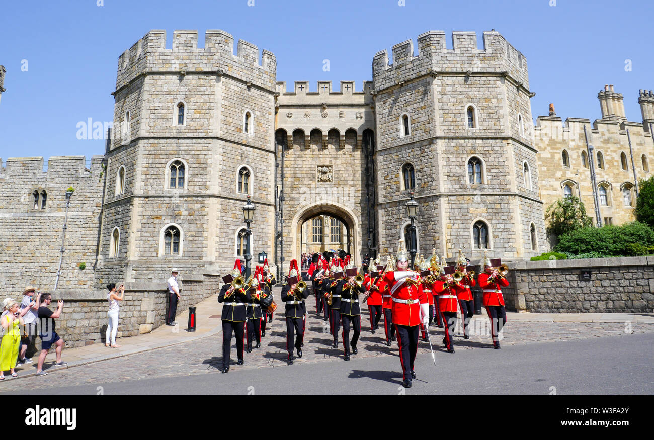 Henry viii gateway of windsor castle hi-res stock photography and ...