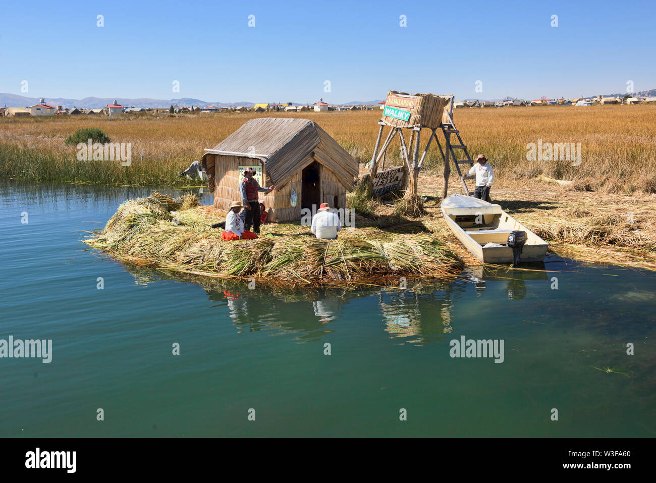 Uros totora reeds floating island, Lake Titicaca, Puno, Peru Stock ...