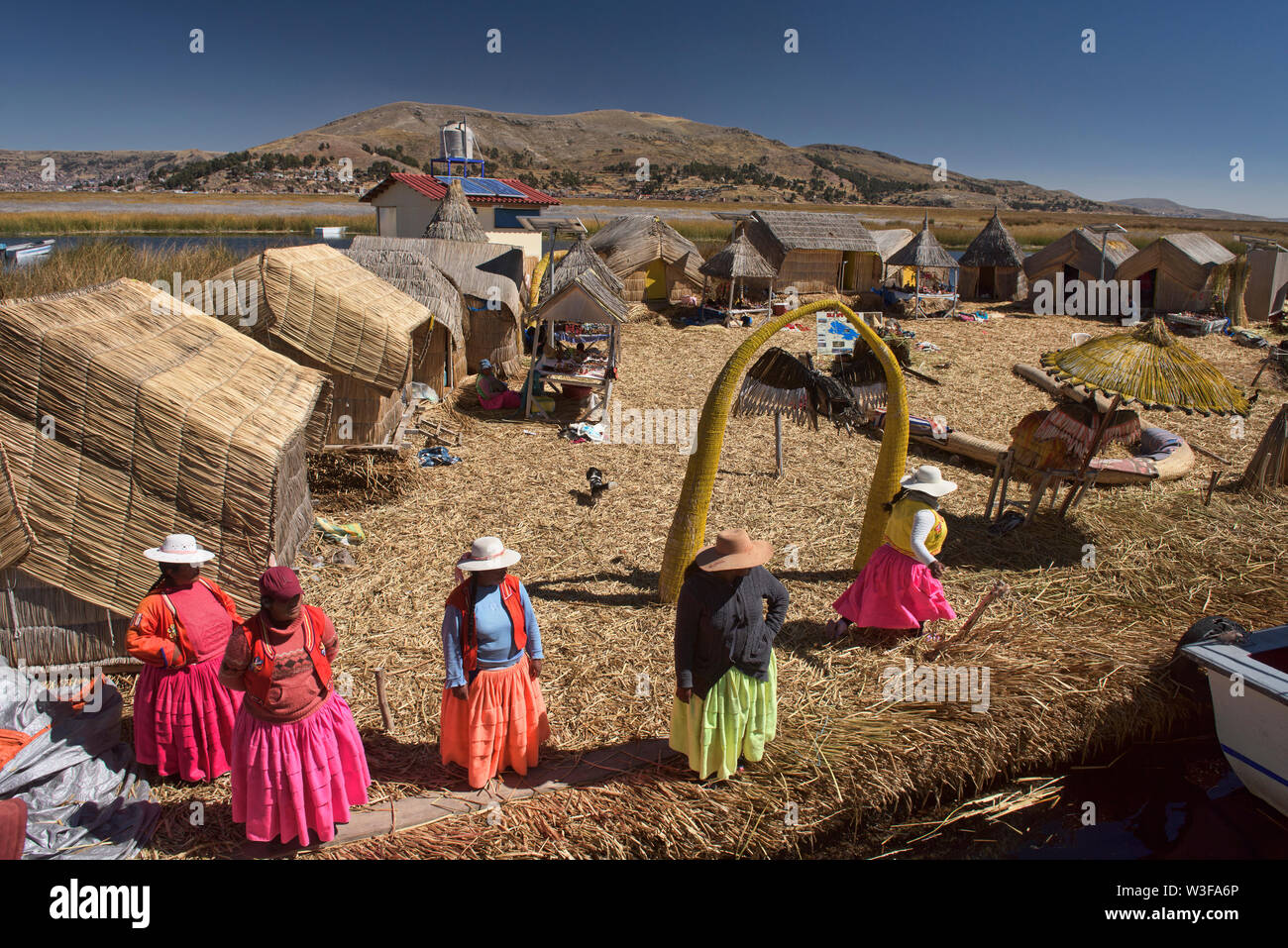 Uros totora reeds floating island, Lake Titicaca, Puno, Peru Stock ...