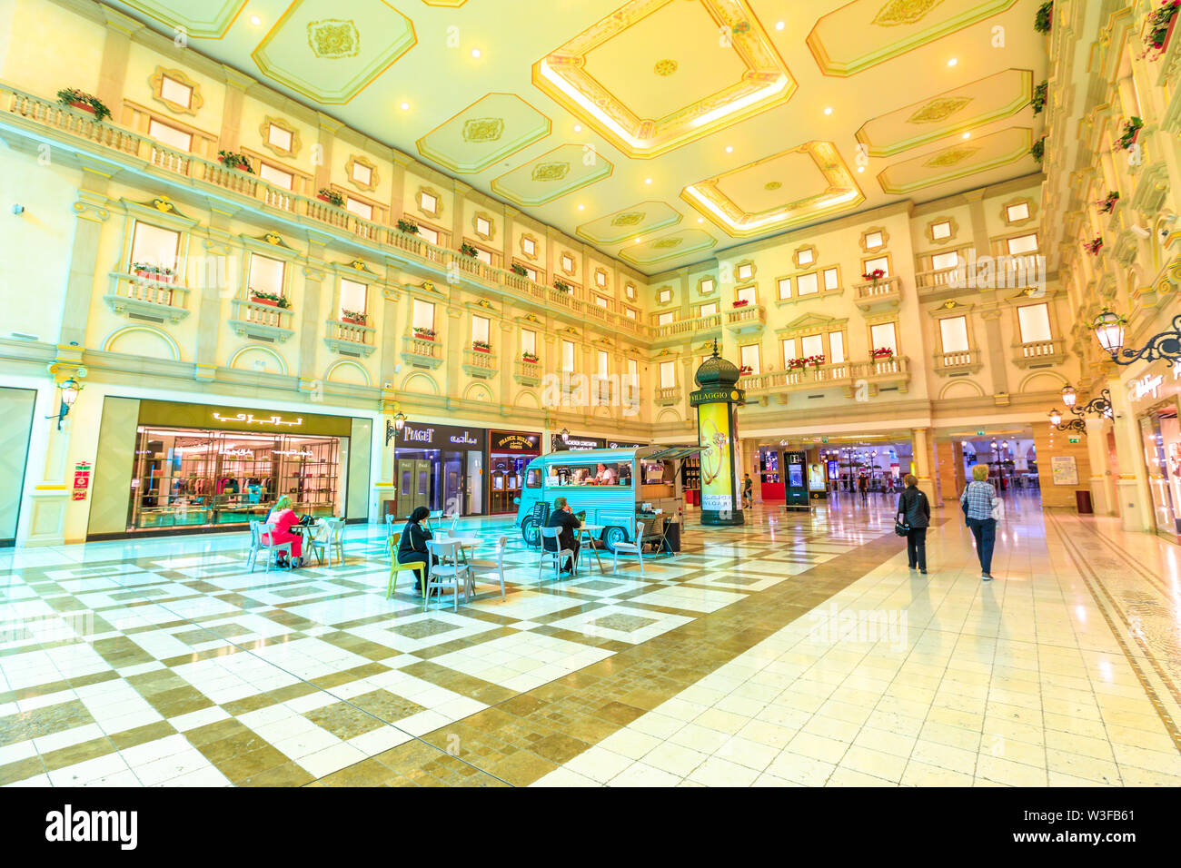 Villaggio shops hi-res stock photography and images - Alamy