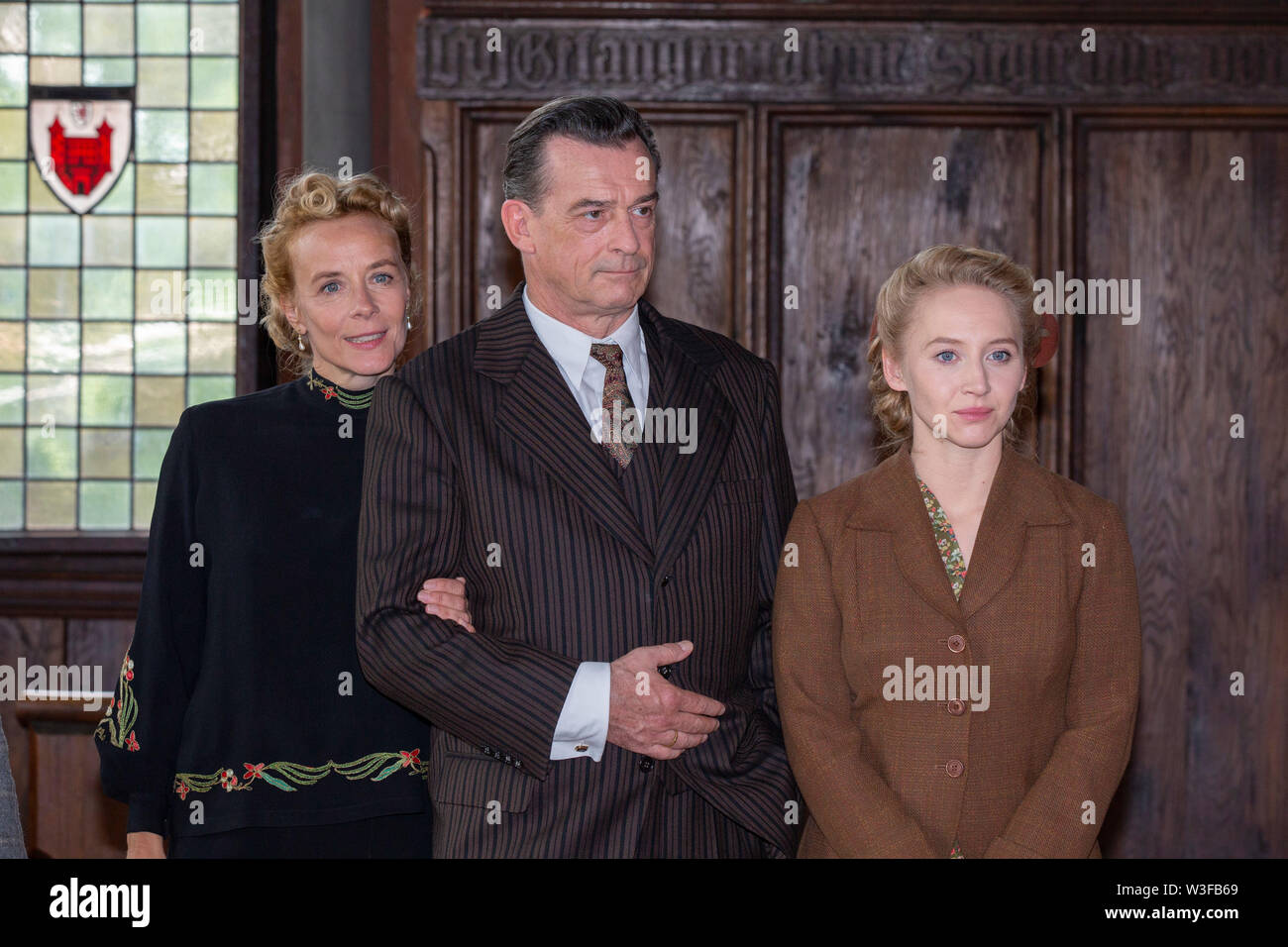 Katja Riemann, Thomas Sarbacher, Anna Maria Mühe beim Fototermin am Set ...