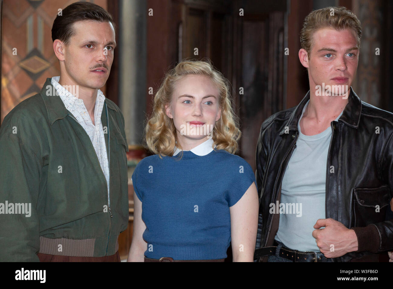 Franz Hartwig, Elisa Schlott, David Schütter beim Fototermin am Set von ...