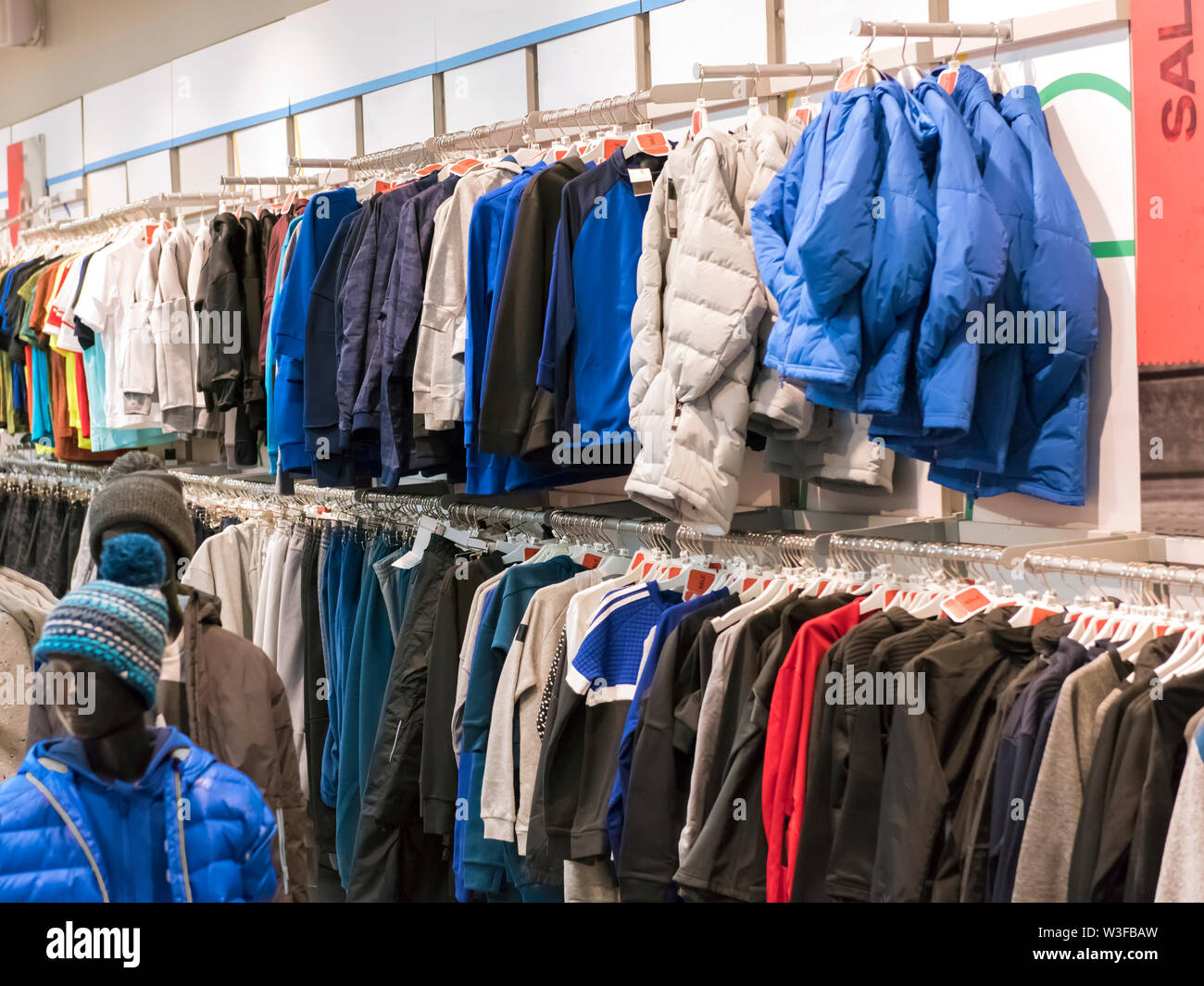 Tidy shop shelves hi-res stock photography and images - Alamy
