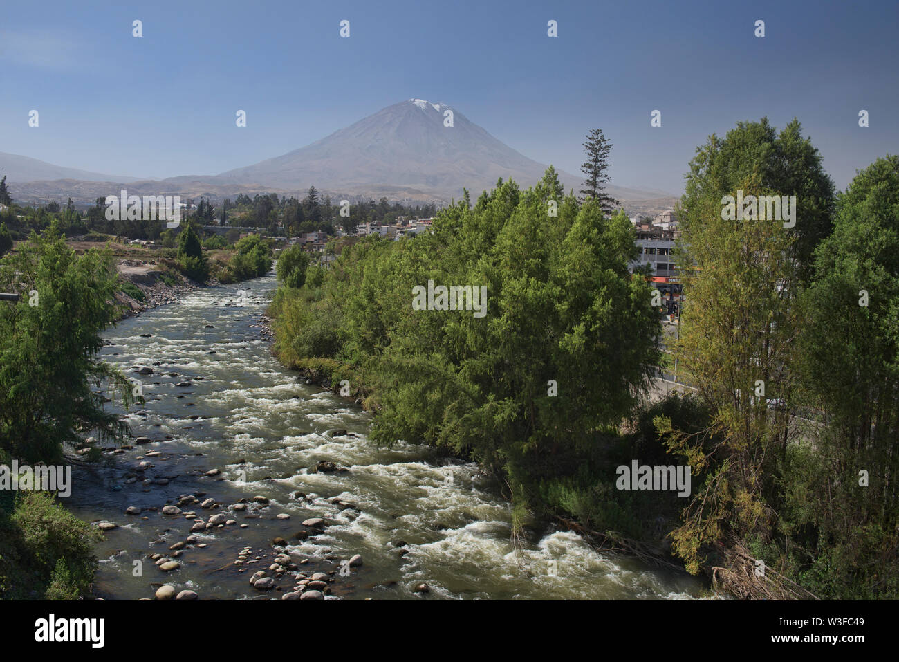 Rio peruano hi-res stock photography and images - Alamy