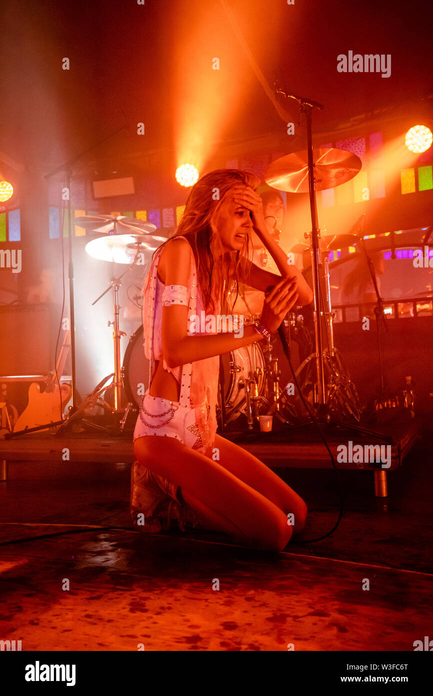 Arrow de wilde hi-res stock photography and images - Alamy