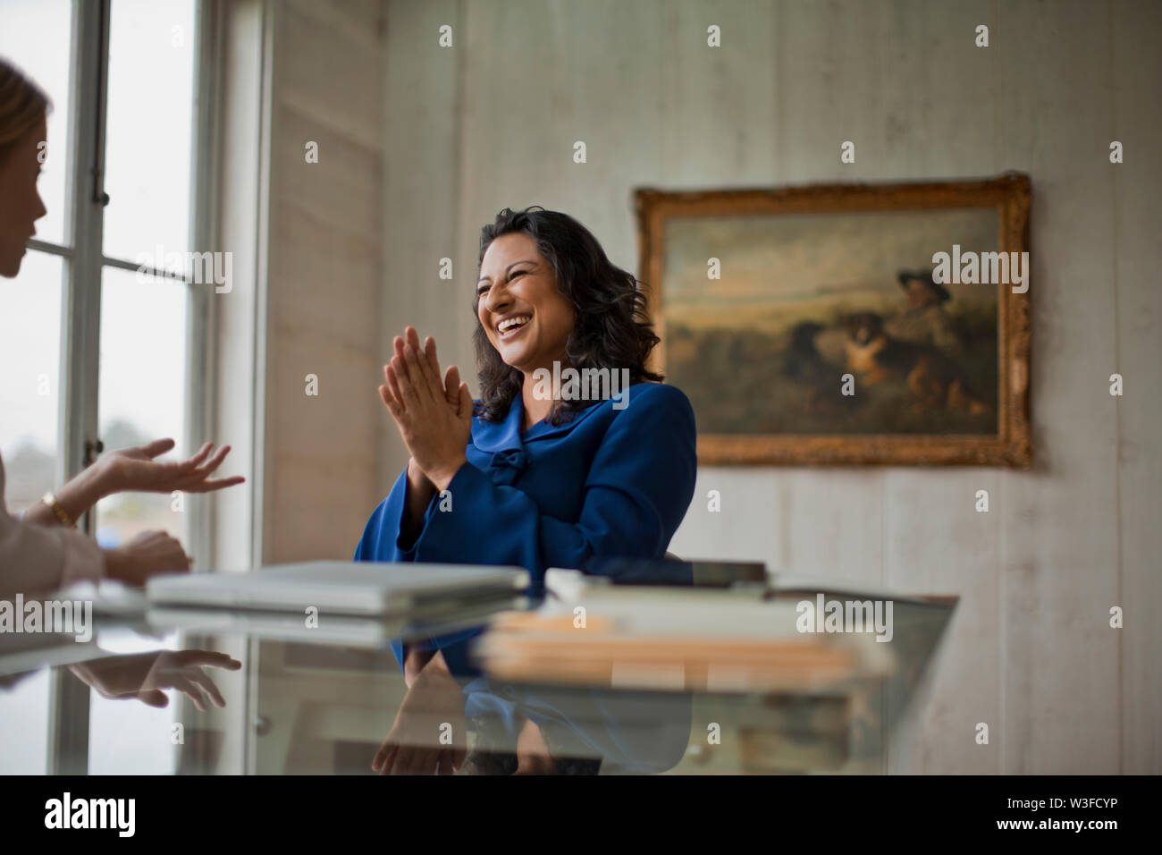 Two colleagues talking hi-res stock photography and images - Alamy