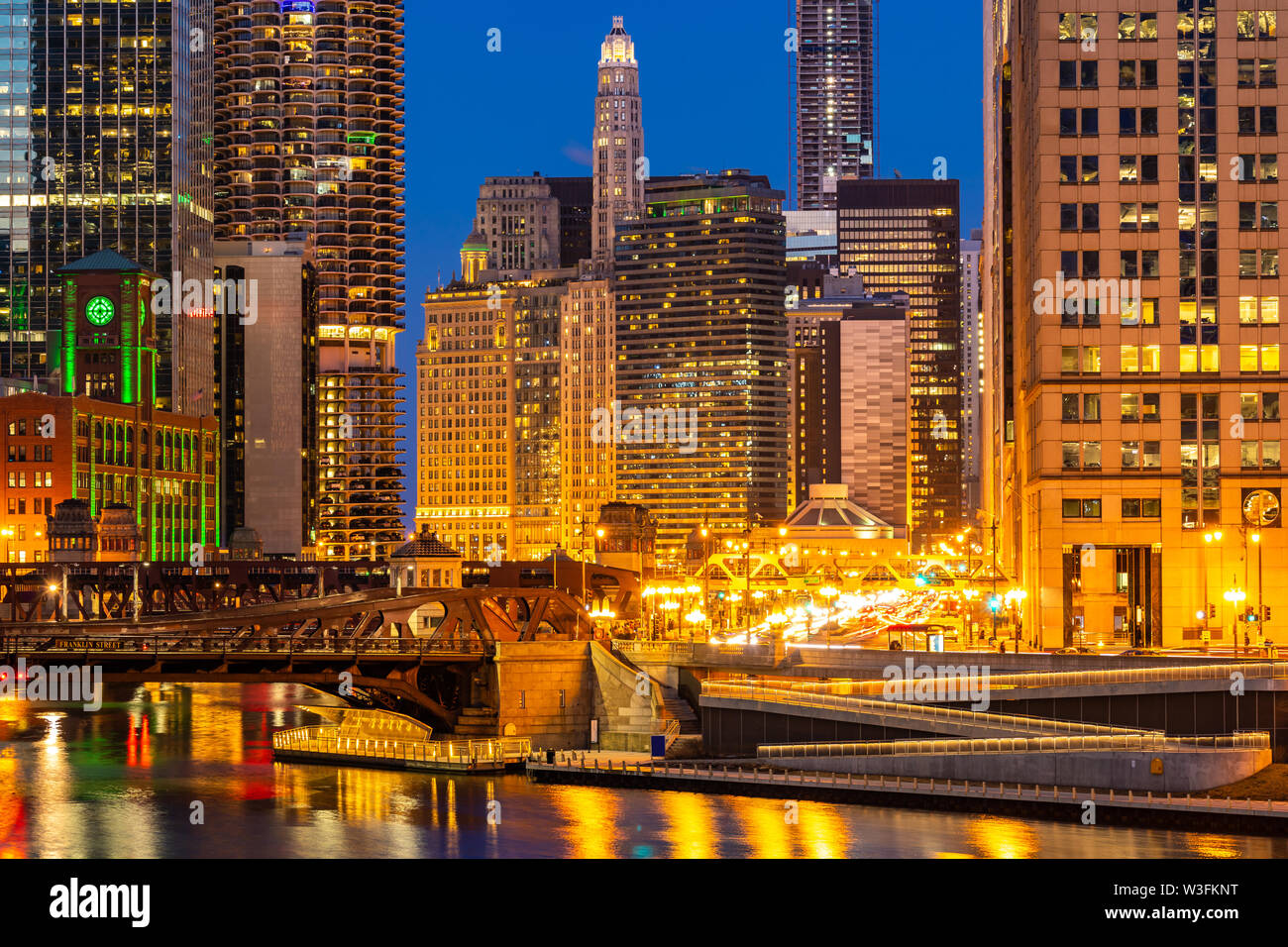 City of Chicago downtown and Chicago River sunset night in Chicago ...