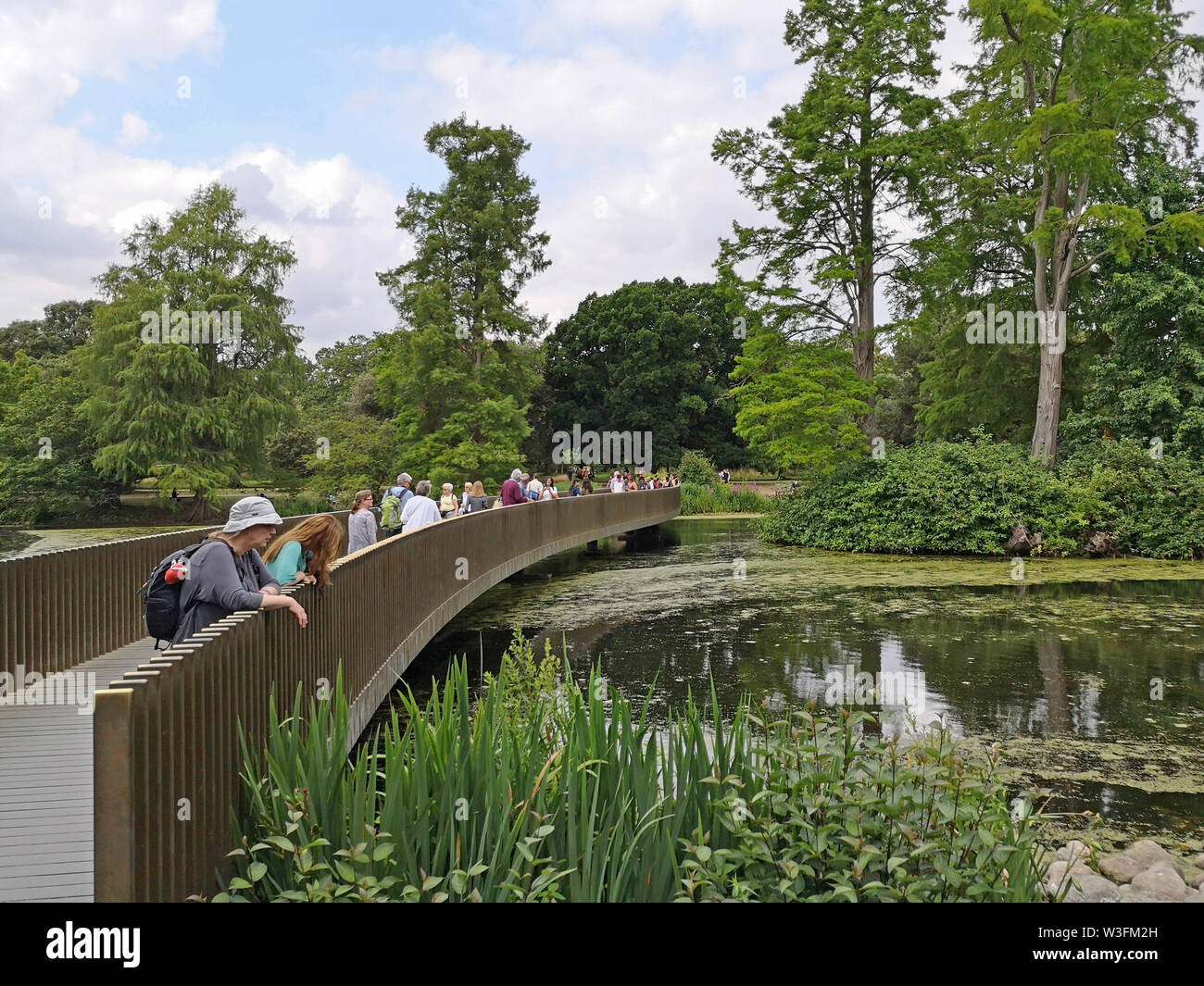 Sackler crossing bridge hi-res stock photography and images - Alamy