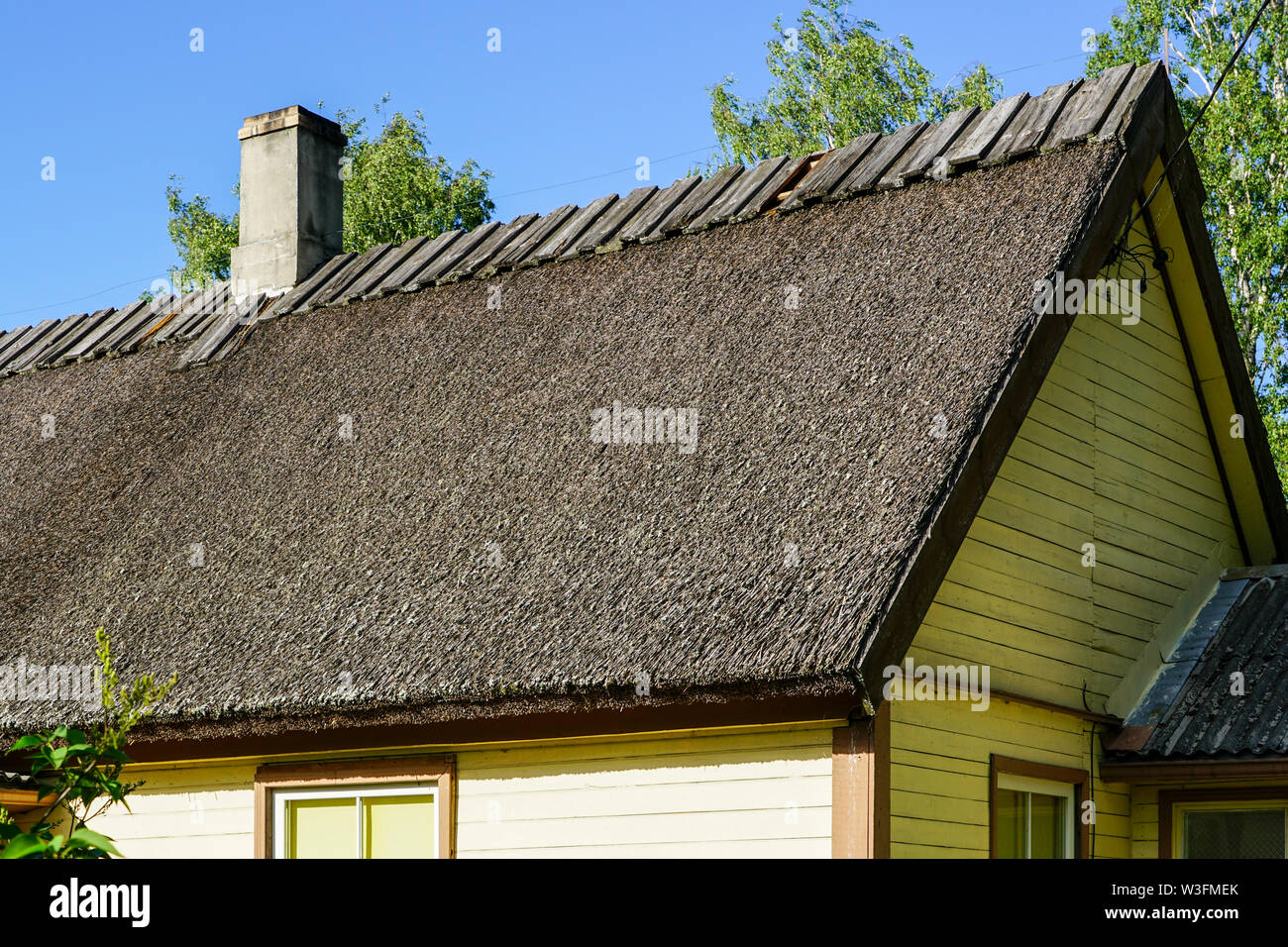 Reed Roof House High Resolution Stock Photography and Images - Alamy