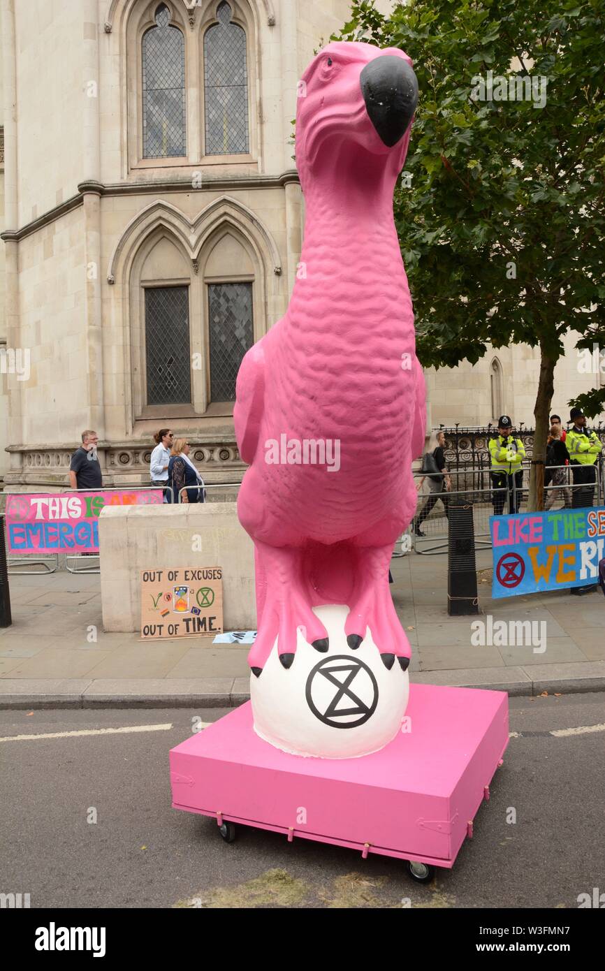 Extinction Rebellion stage a protest outdid the Royal Courts of Justice ...
