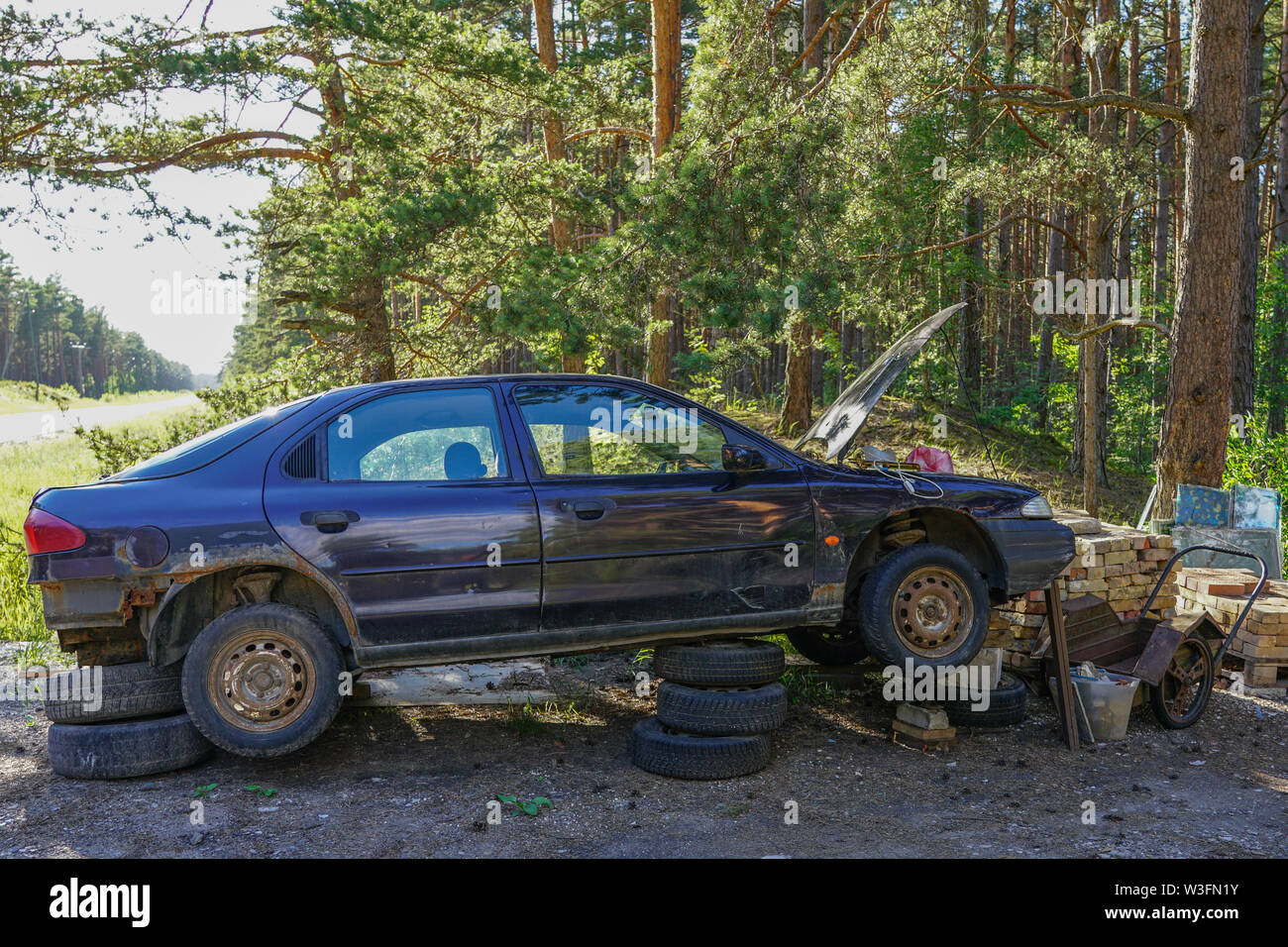a fun car repair method in a rural area Stock Photo - Alamy