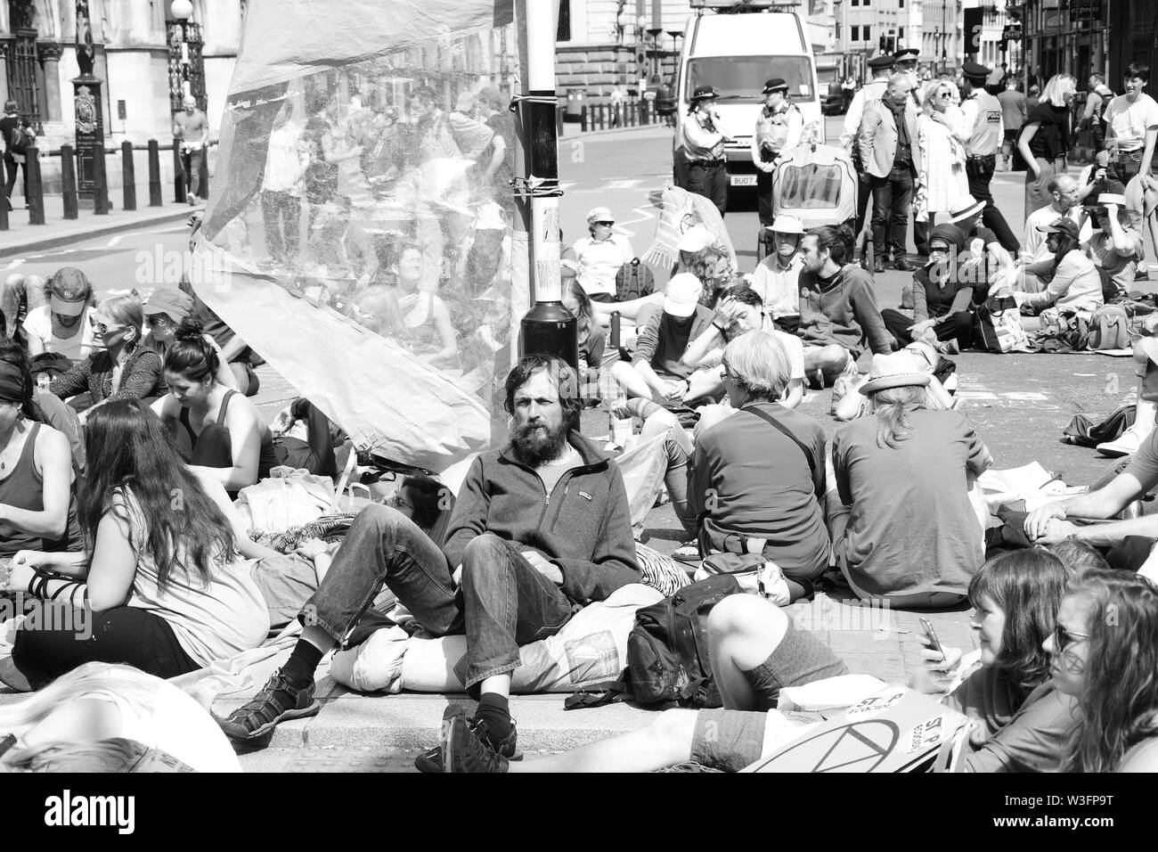 Extinction Rebellion stage a protest outdid the Royal Courts of Justice ...