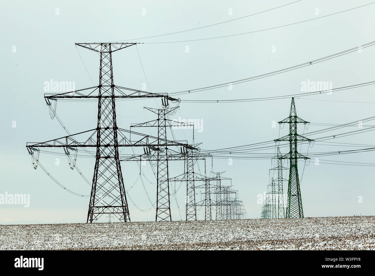 Pylon line hi-res stock photography and images - Alamy