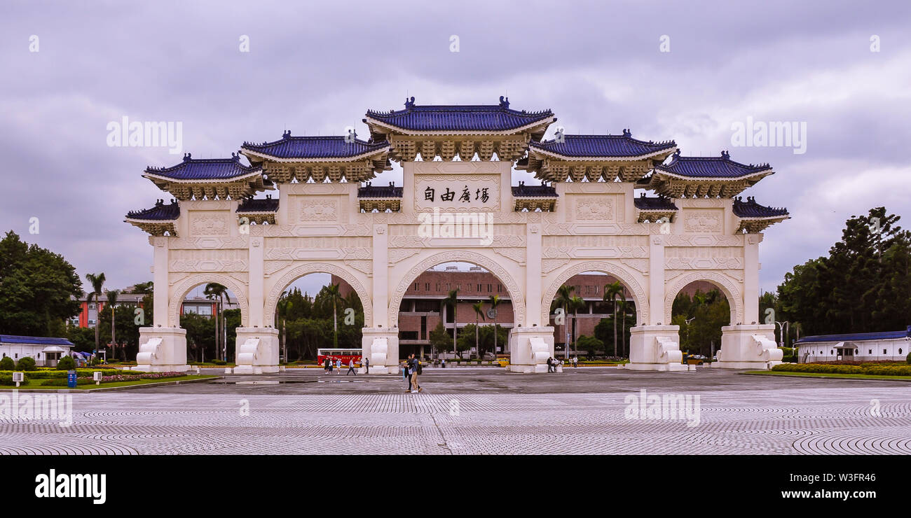Gate of Great Centrality and Perfect Uprightness, main gate to the ...