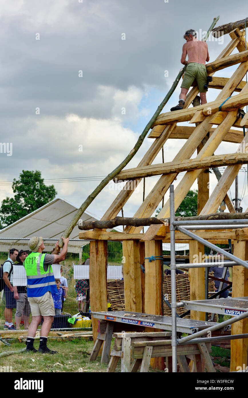 Building a traditional Anglo Saxon style heavy oak framed hall building ...