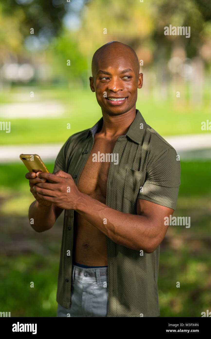 Glancing over shoulder hi-res stock photography and images - Alamy