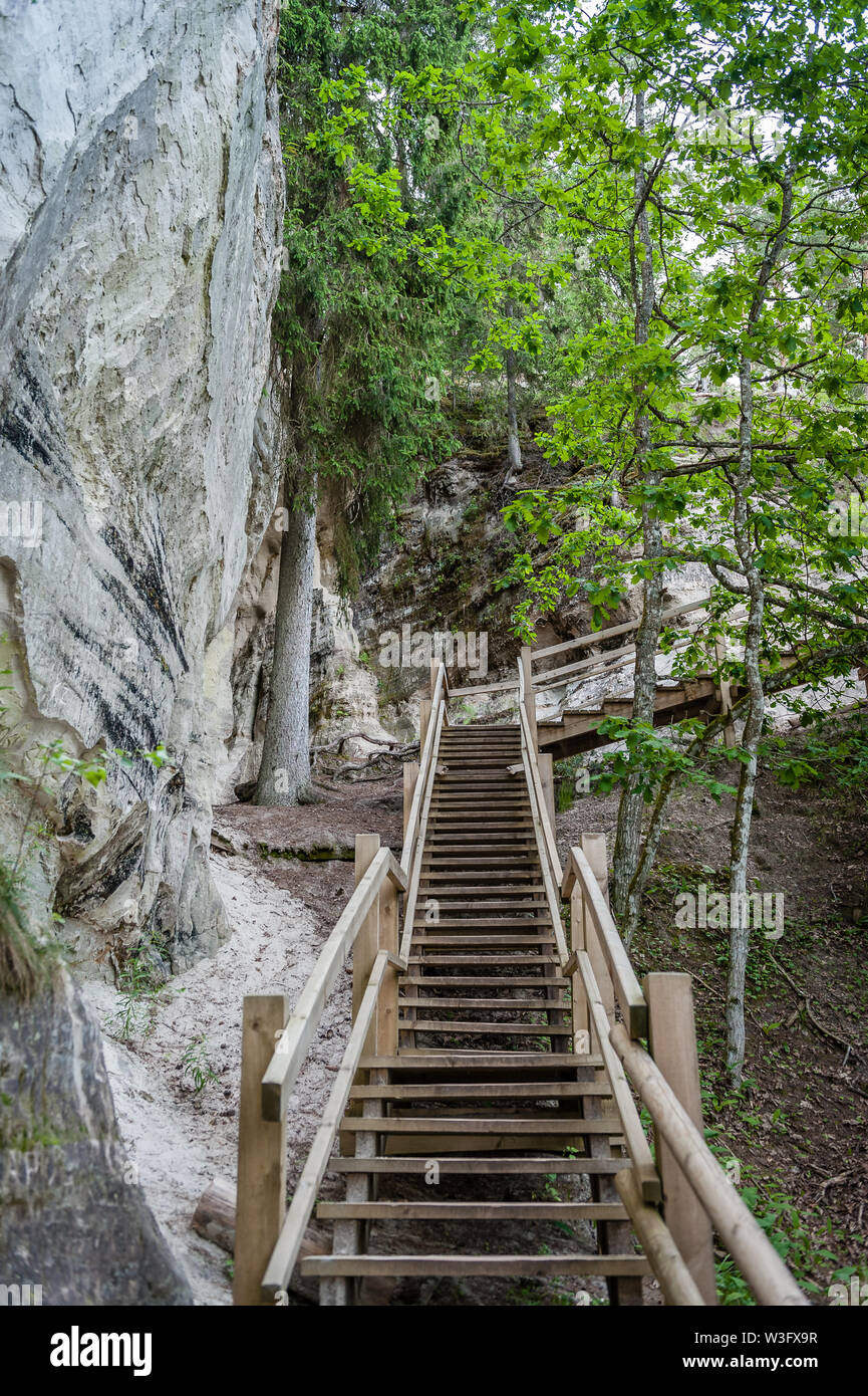 Cliff pathway hi-res stock photography and images - Alamy