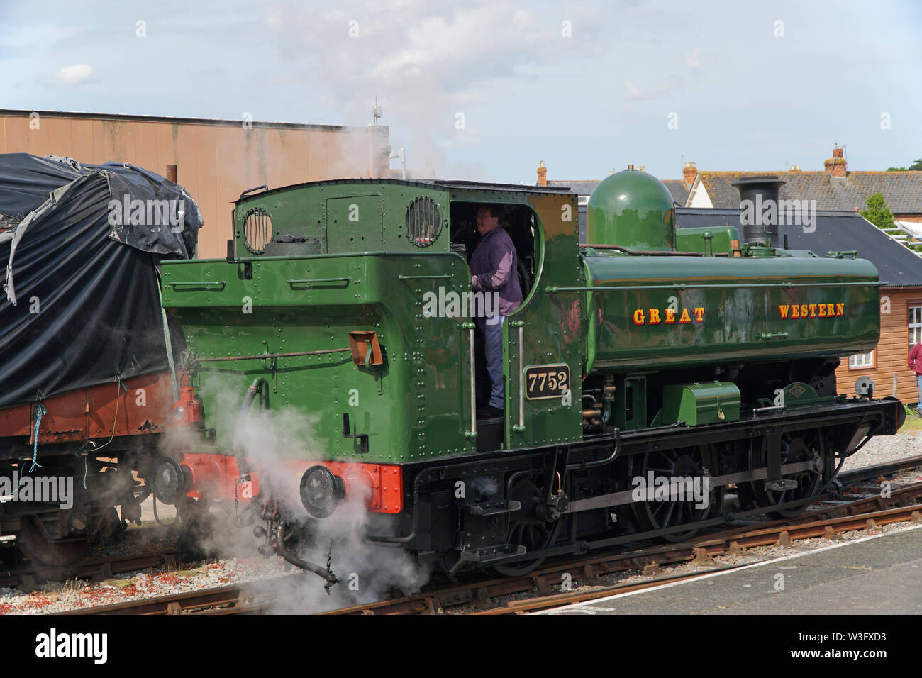 Great Western vintage steam engine 7752 at Minehead station Stock Photo ...