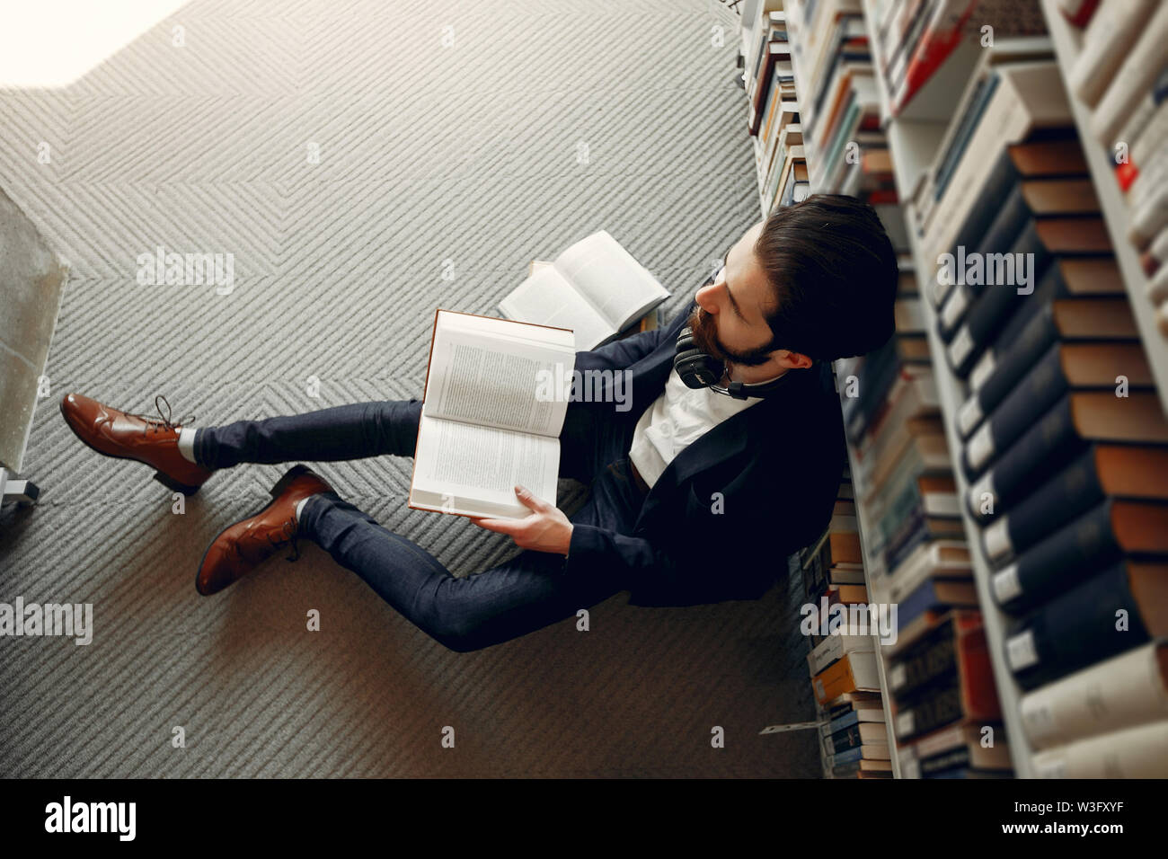 Guy study hi-res stock photography and images - Alamy