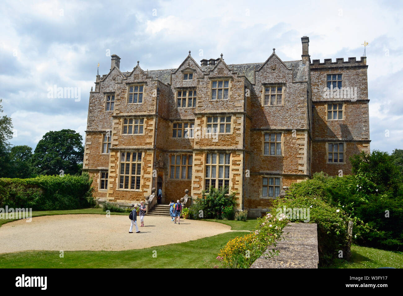 Jacobean front of chastleton house hi-res stock photography and images ...