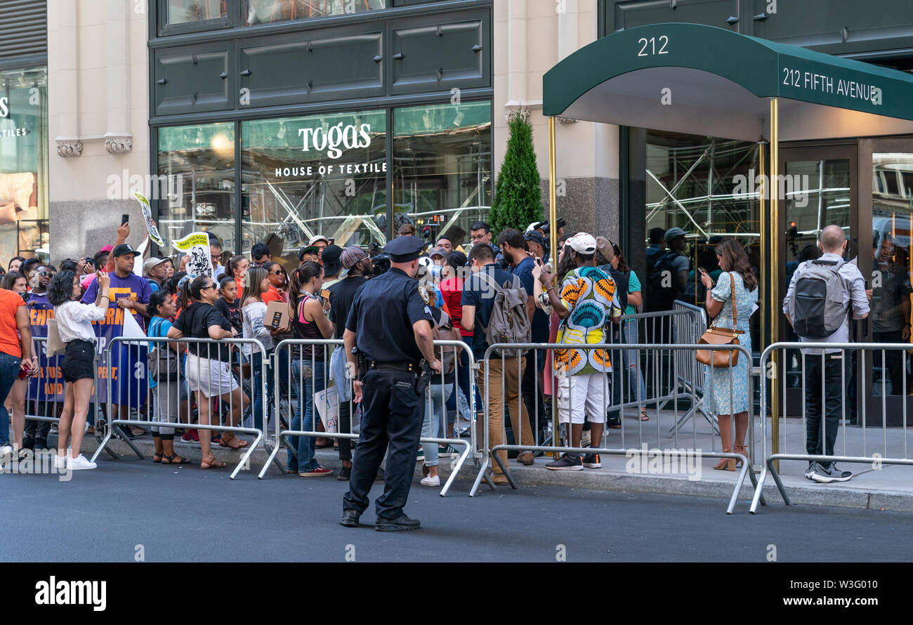 Poor working conditions hi-res stock photography and images - Alamy