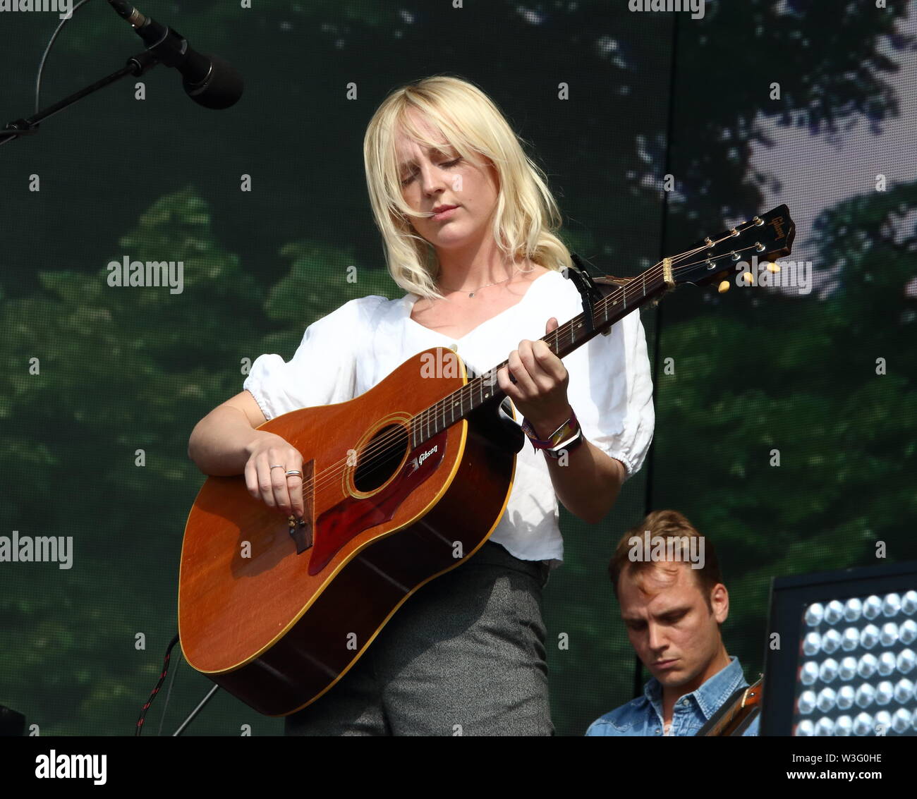 Laura marling 2019 hi-res stock photography and images - Alamy