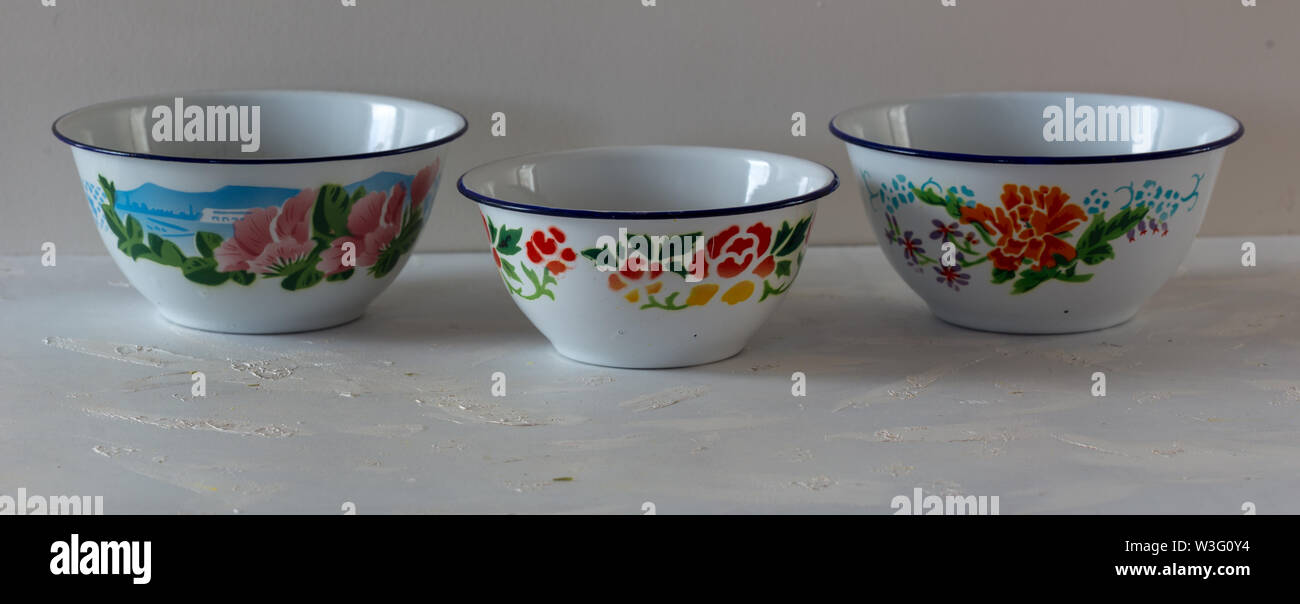 Enamel flower patterns hi-res stock photography and images - Alamy