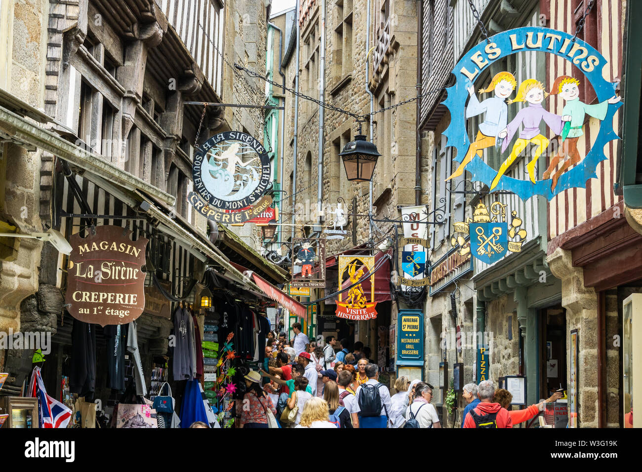 Mt st michel street hi-res stock photography and images - Alamy