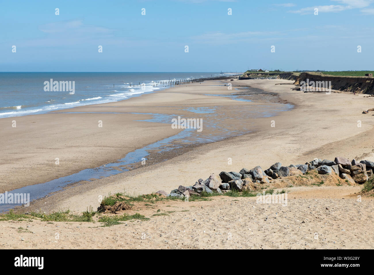 The coast and beach at Happisburgh, Norfolk, England Stock Photo - Alamy