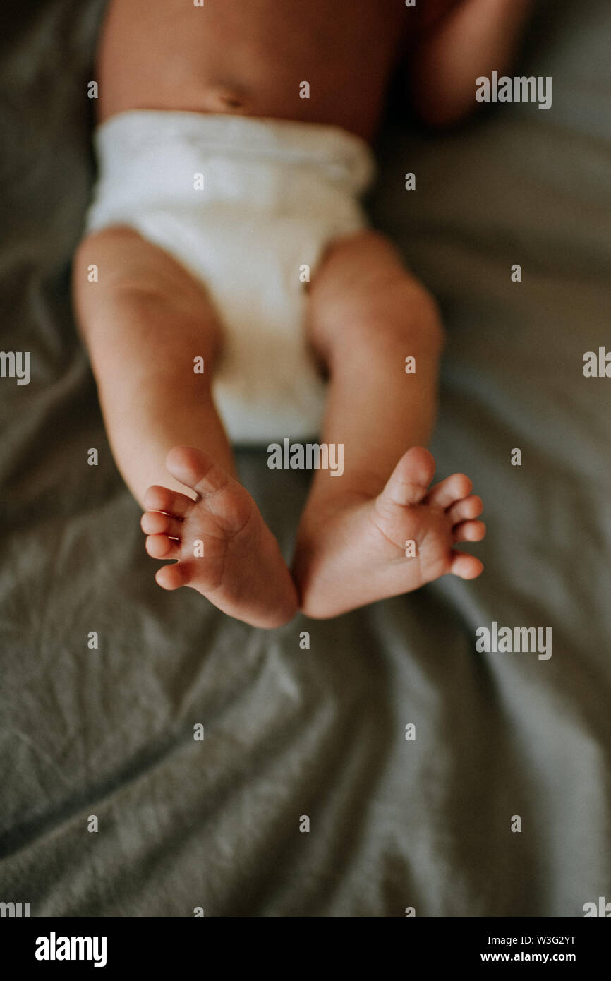Newborn toes hi-res stock photography and images - Alamy