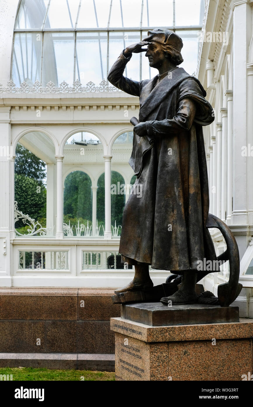 Statue of Christopher Columbus, the famous 15th century Italian ...