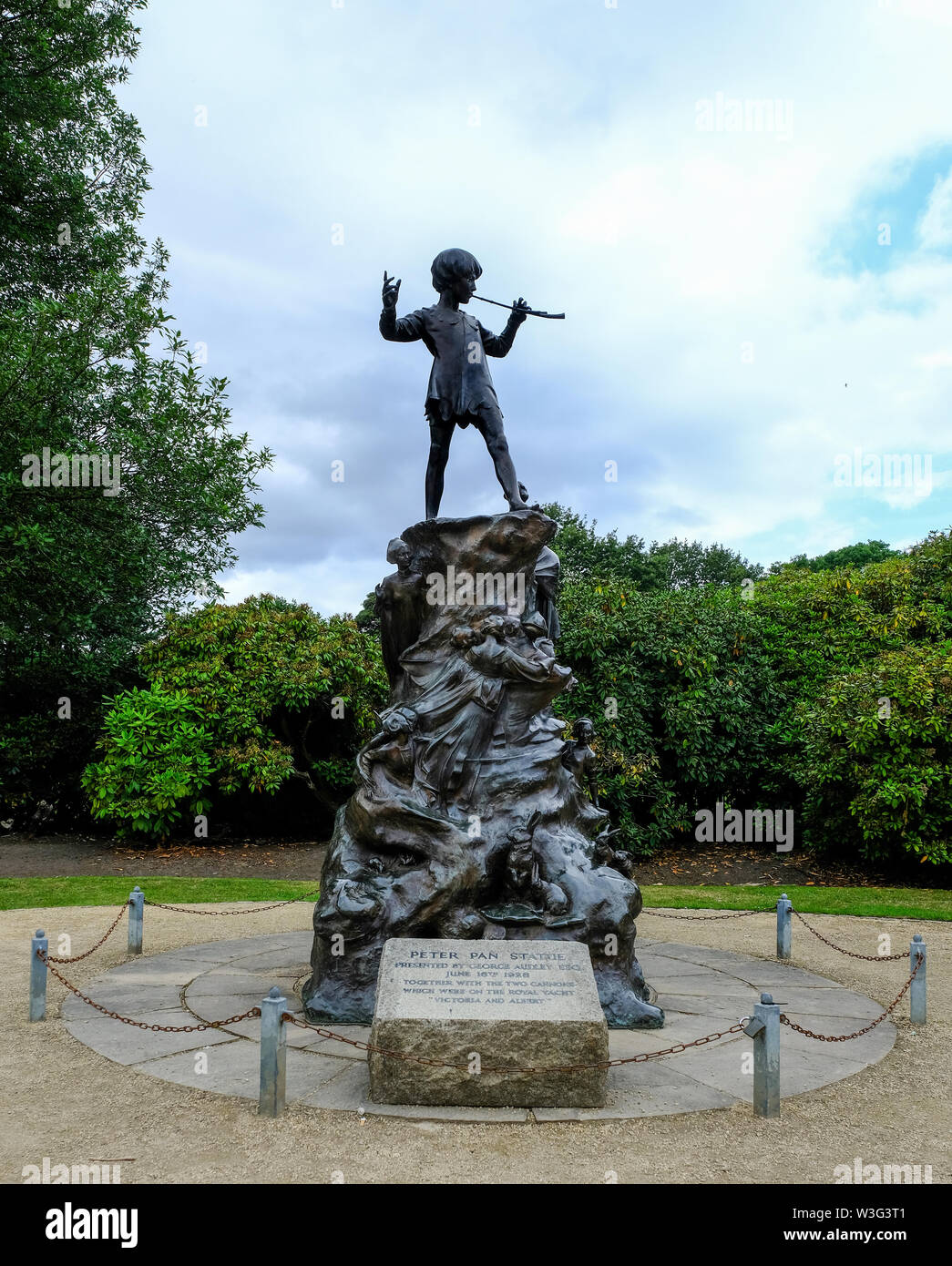 Bronze statue of Peter Pan by sculptor Peter Frampton outside the Palm ...