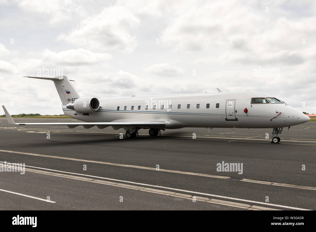 Global express hi-res stock photography and images - Alamy