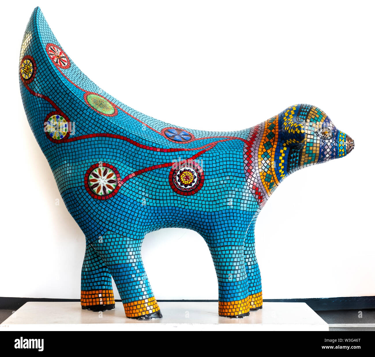 Mandala Superlambanana "Mandy" mosaic sculpture by artist Patricia Lee ...