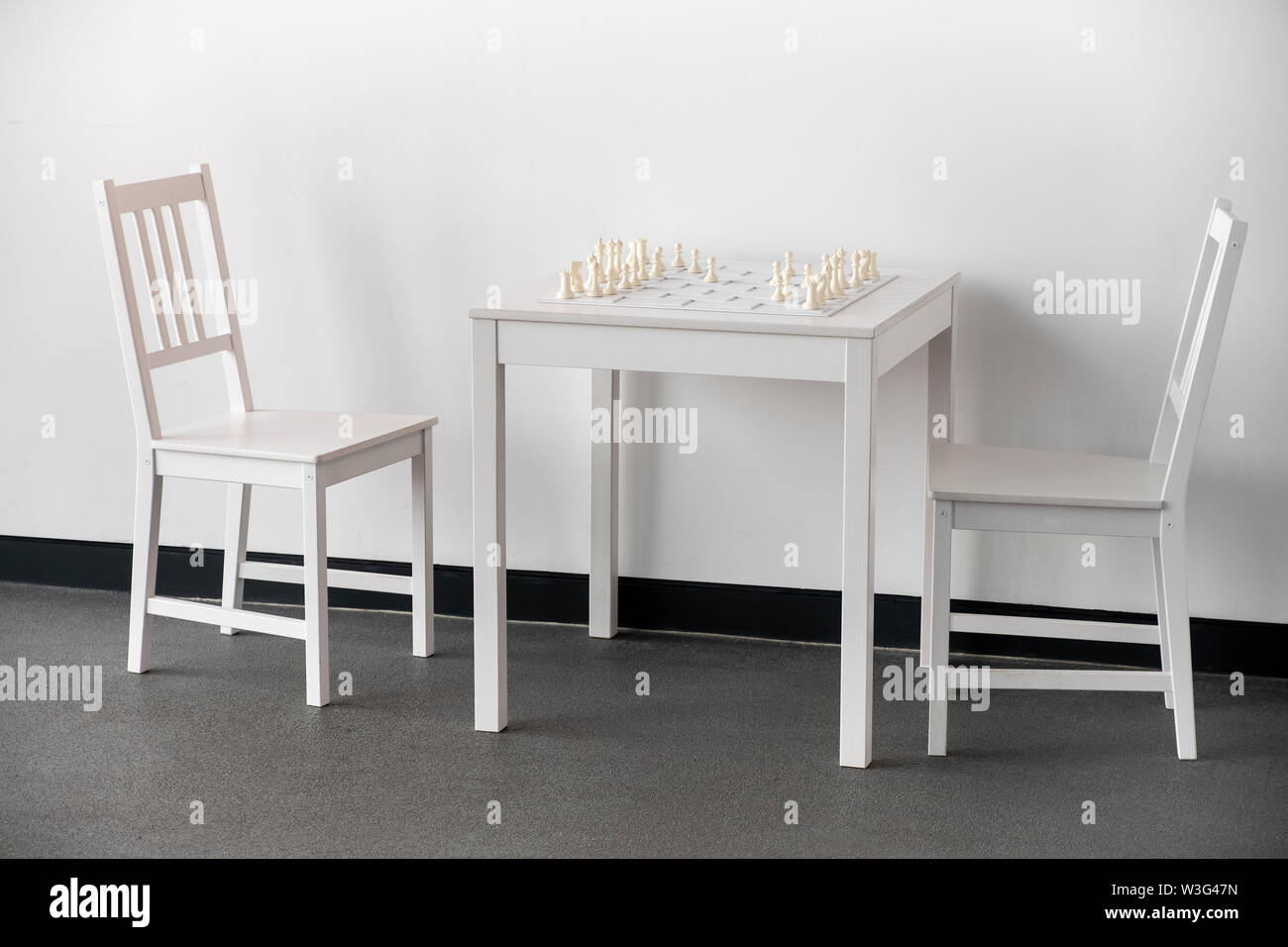 Chess board without chess pieces hi-res stock photography and images ...