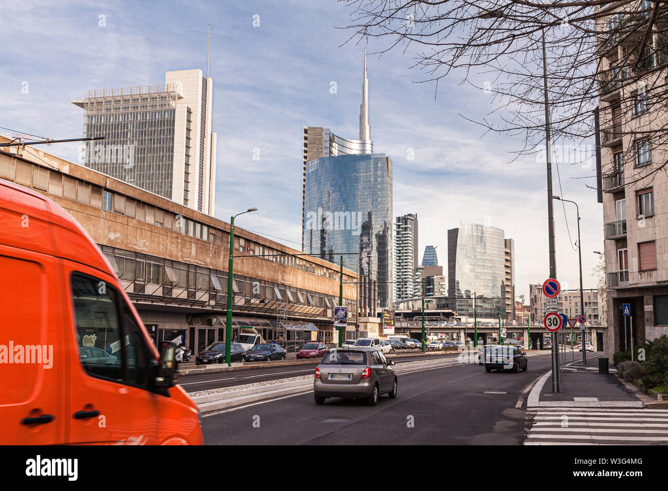 Roads and traffic buildings buildings and skyscrapers hi-res stock ...